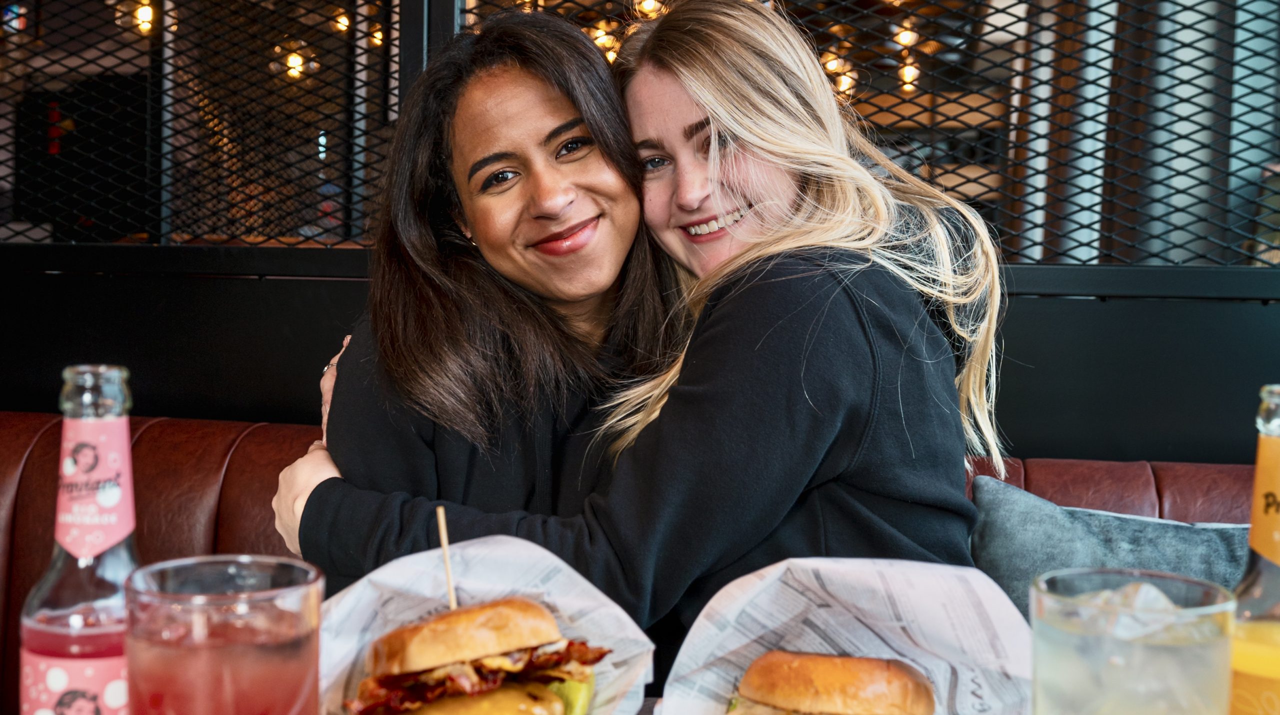 Die Stadtzeitung - Lisa & Lilly wollen Gastro-Szene mit neuer App ...
